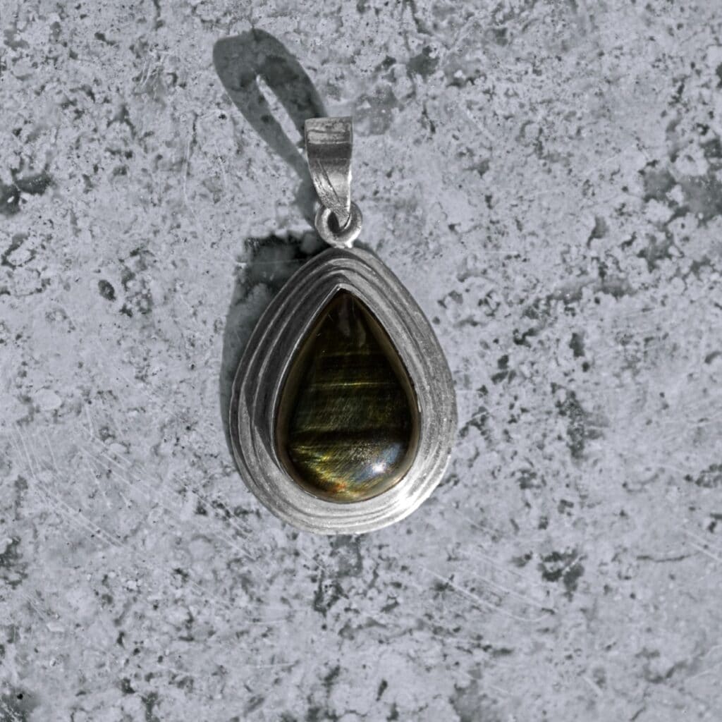 Dijes con Ojo de Tigre | Joyería Hekate